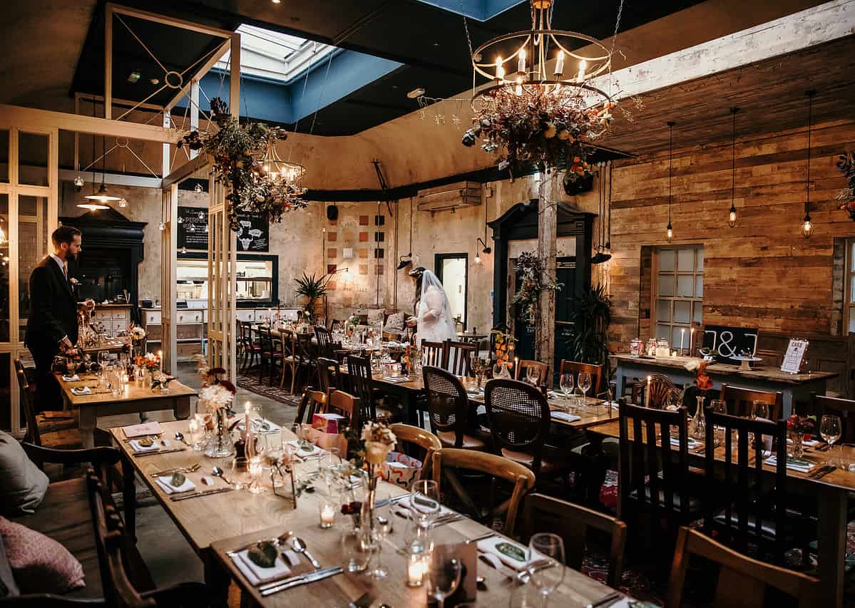 Non traditional wedding in the city -Real Wedding || Jess & James