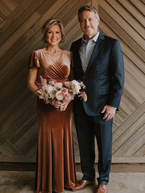 Winter Mother of the Bride Dresses and Outfits: warm and stylish