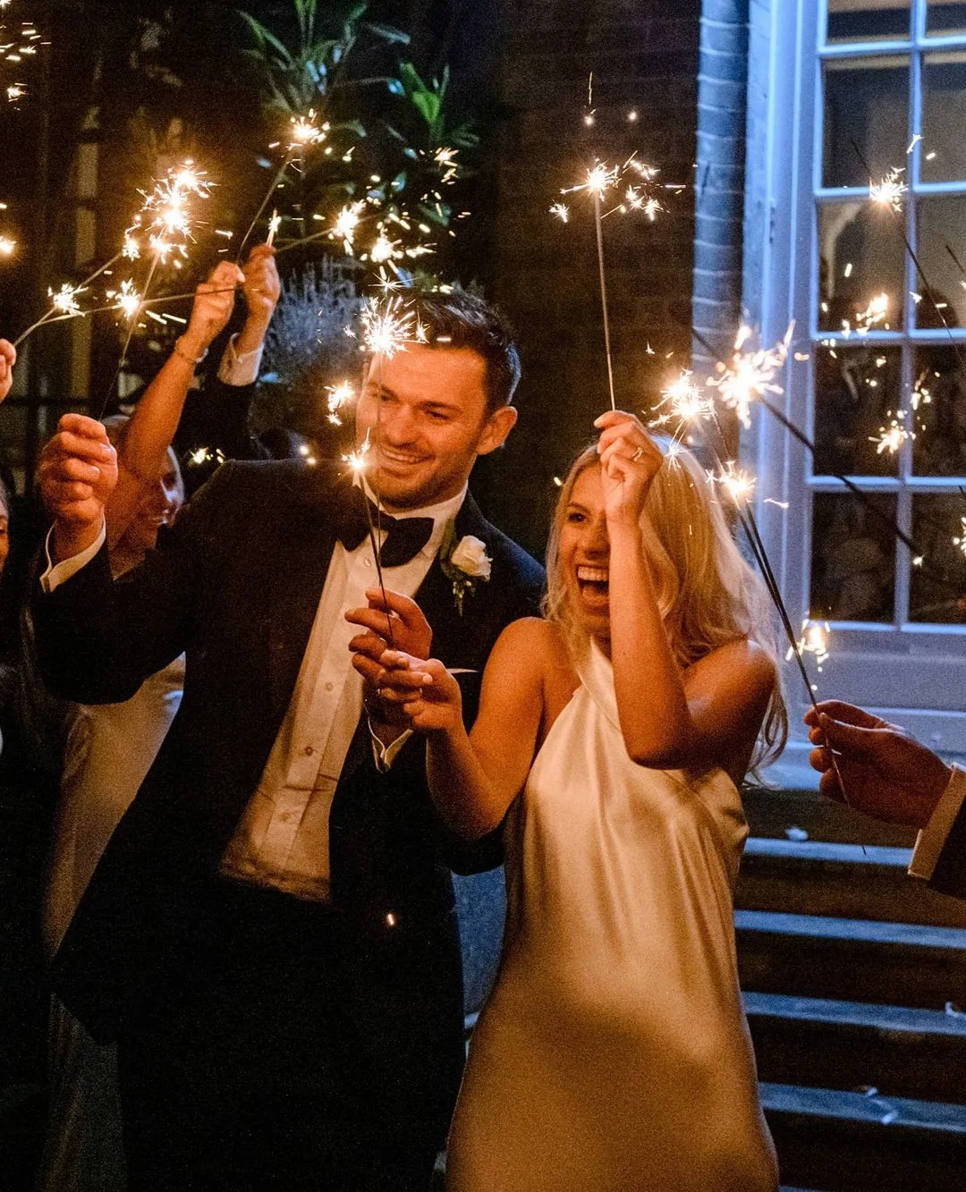 Wedding sparklers: Complete guide and inspiration images