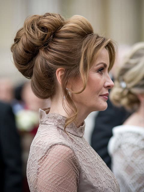 Beautiful Long Hair Ideas for Mothers of the Bride or Groom - The Urban ...